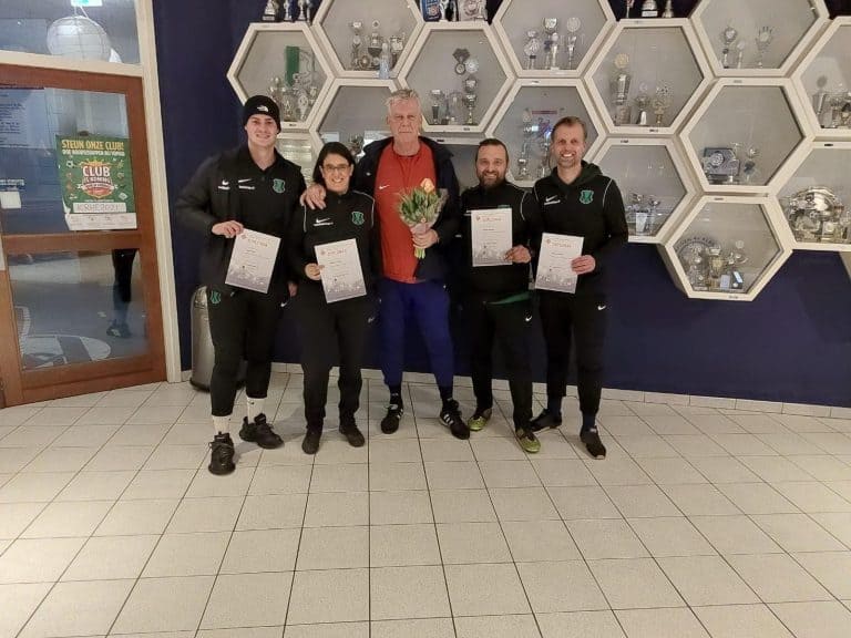 Vrone-trainers geslaagd voor trainerscursus - S.V. Vrone - Sint Pancras